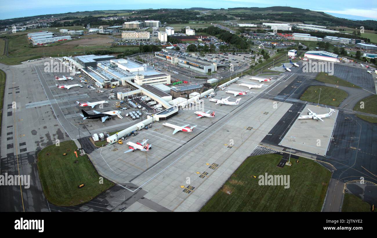 Building apron aircraft hi-res stock photography and images - Alamy