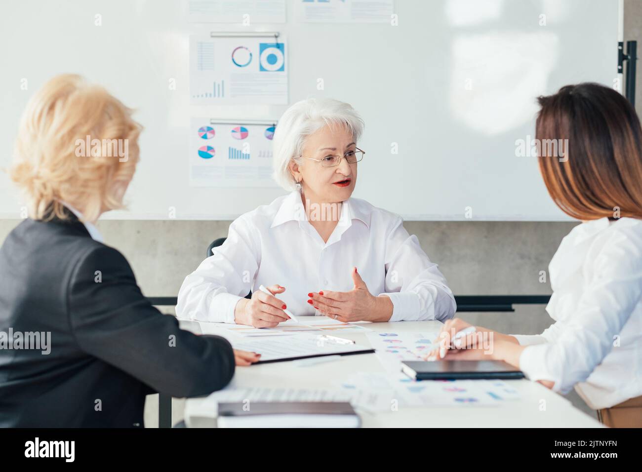 Collaboration coaching hi-res stock photography and images - Alamy