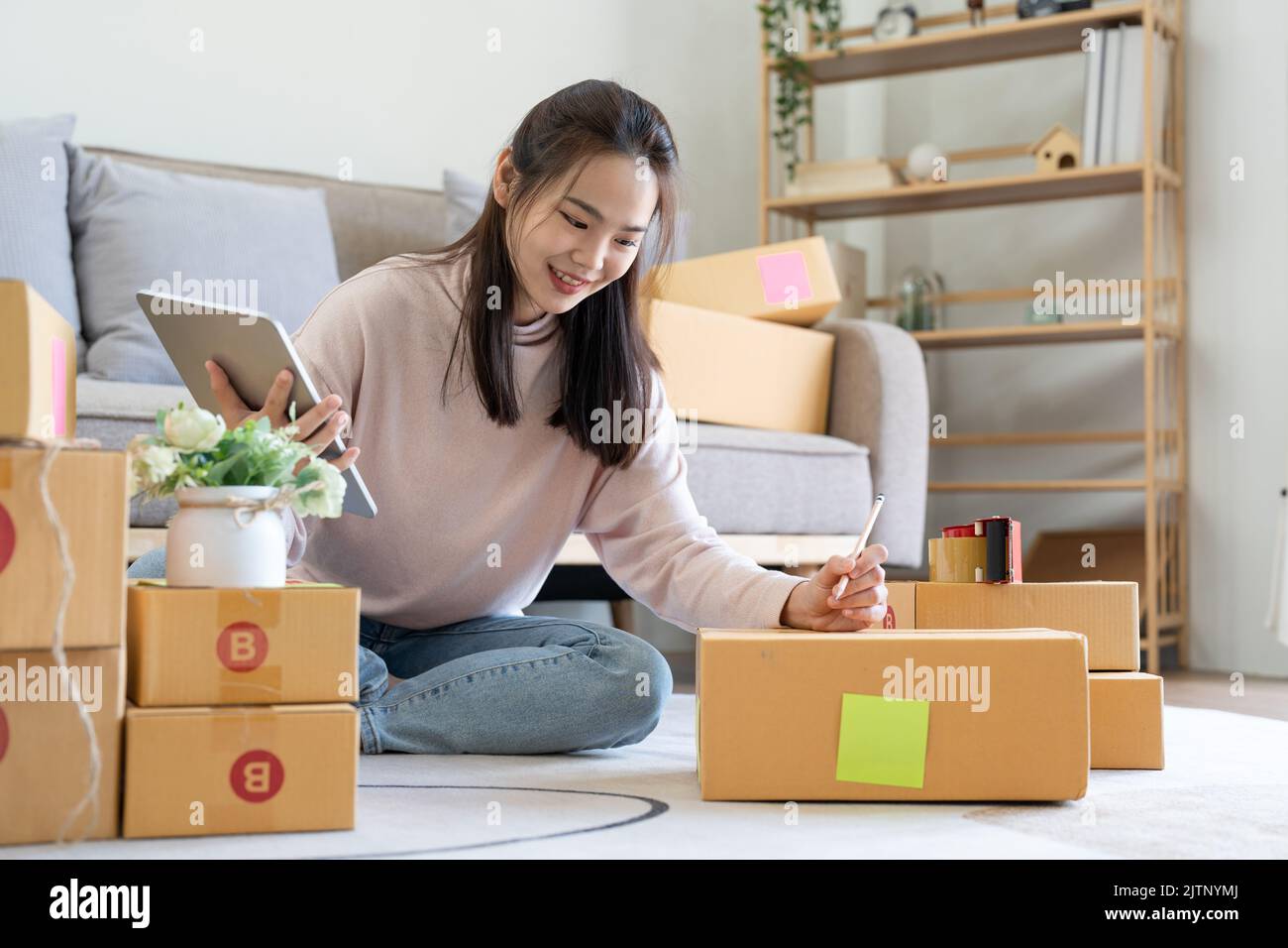 Business box hi-res stock photography and images - Alamy
