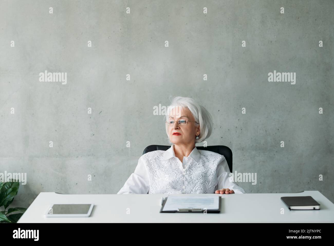 senior business woman contemplation planning Stock Photo - Alamy