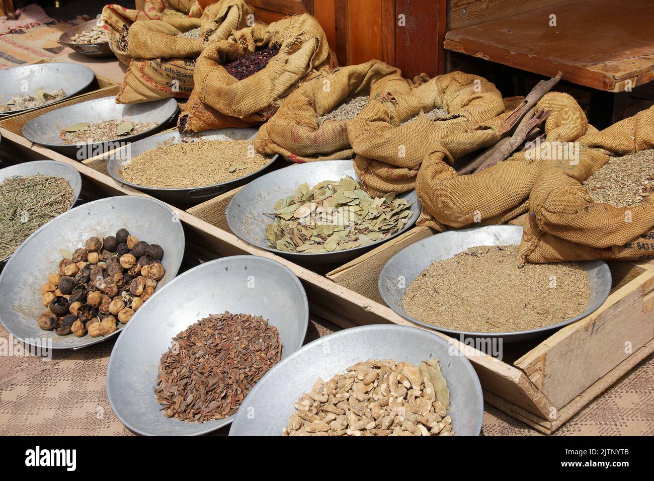 Sale road side india hi-res stock photography and images - Alamy