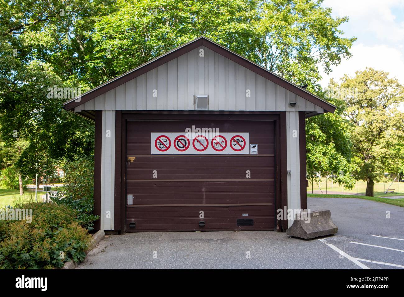 Environmental station where certain things must not be thrown away ...