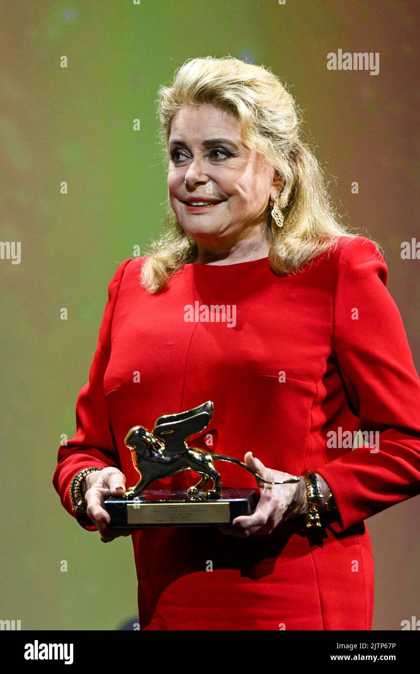 Venice, Italy, 31/08/2022, Catherine Deneuve 79th Venice Film Festival ... Venice, Italy, 31/08/2022, Catherine Deneuve 79th Venice Film Festival ...