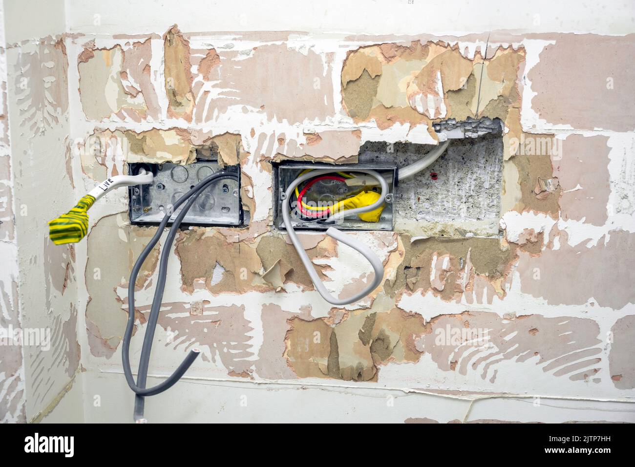 Dead electric wires Stock Photo - Alamy