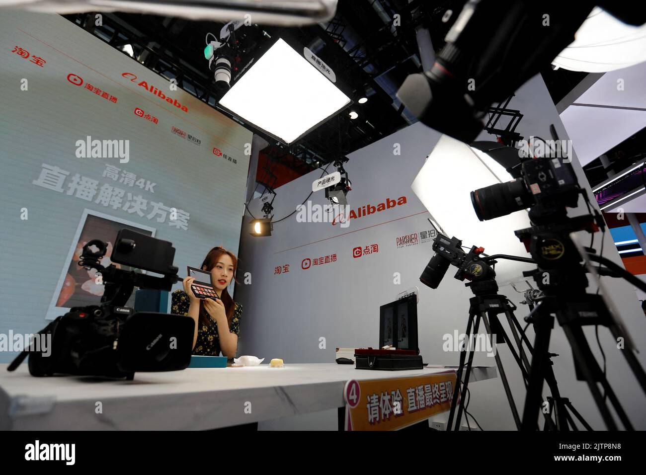 Live streaming setup hi-res stock photography and images - Alamy