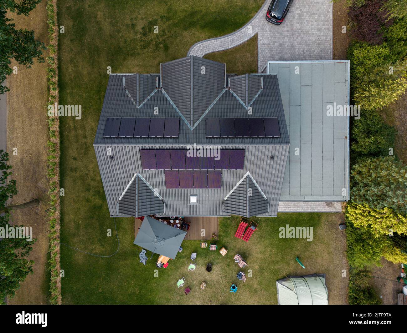 Fintel, Germany. 28th Aug, 2022. A photovoltaic system can be seen on ...