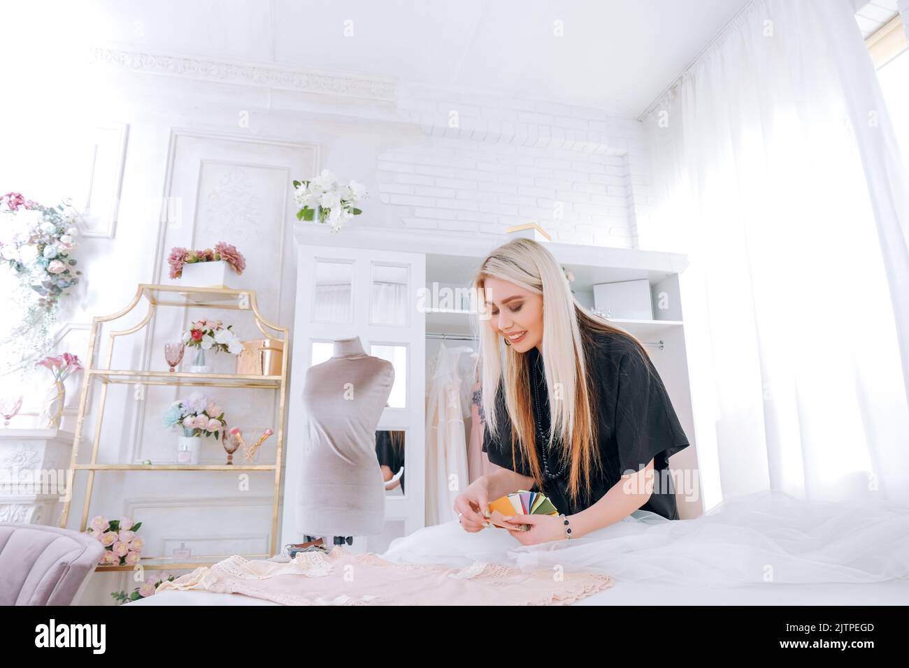 Luxury fashion hi-res stock photography and images - Alamy