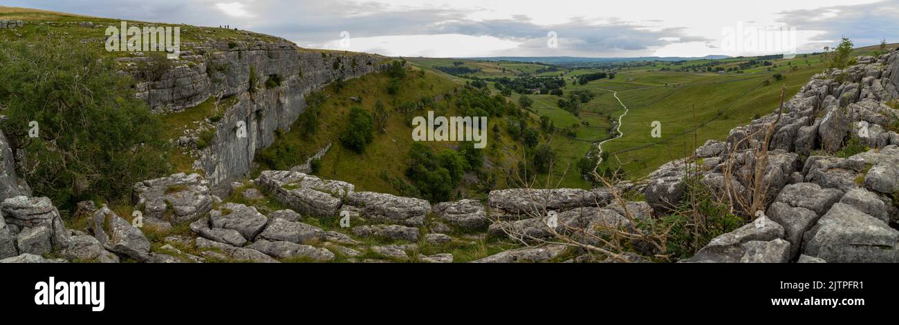 Malham shoreline hi-res stock photography and images - Alamy