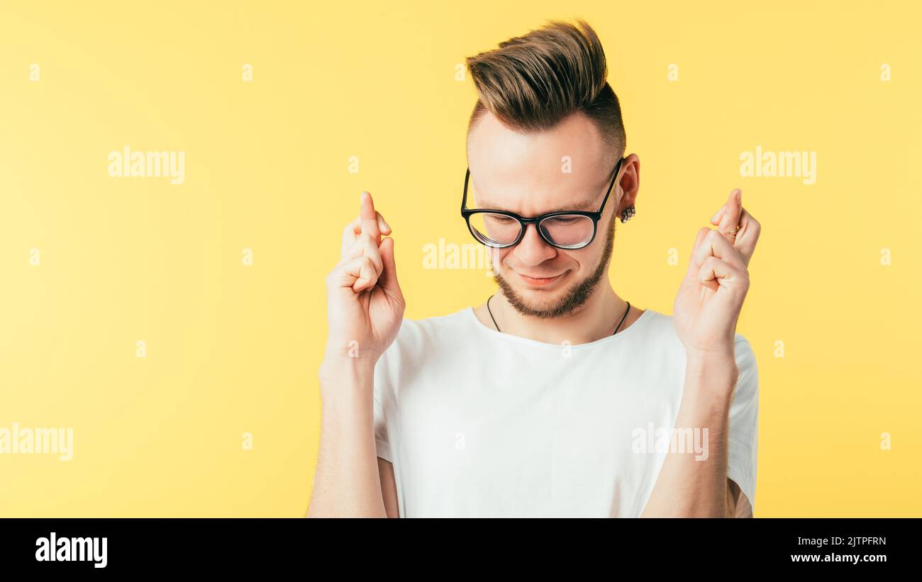 Crossed fingers hi-res stock photography and images - Alamy