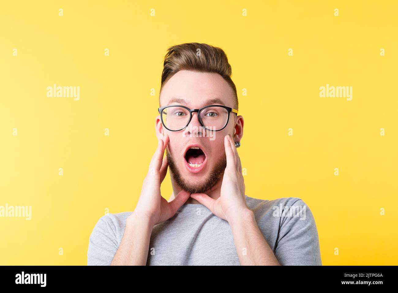 Amazed guy hi-res stock photography and images - Alamy