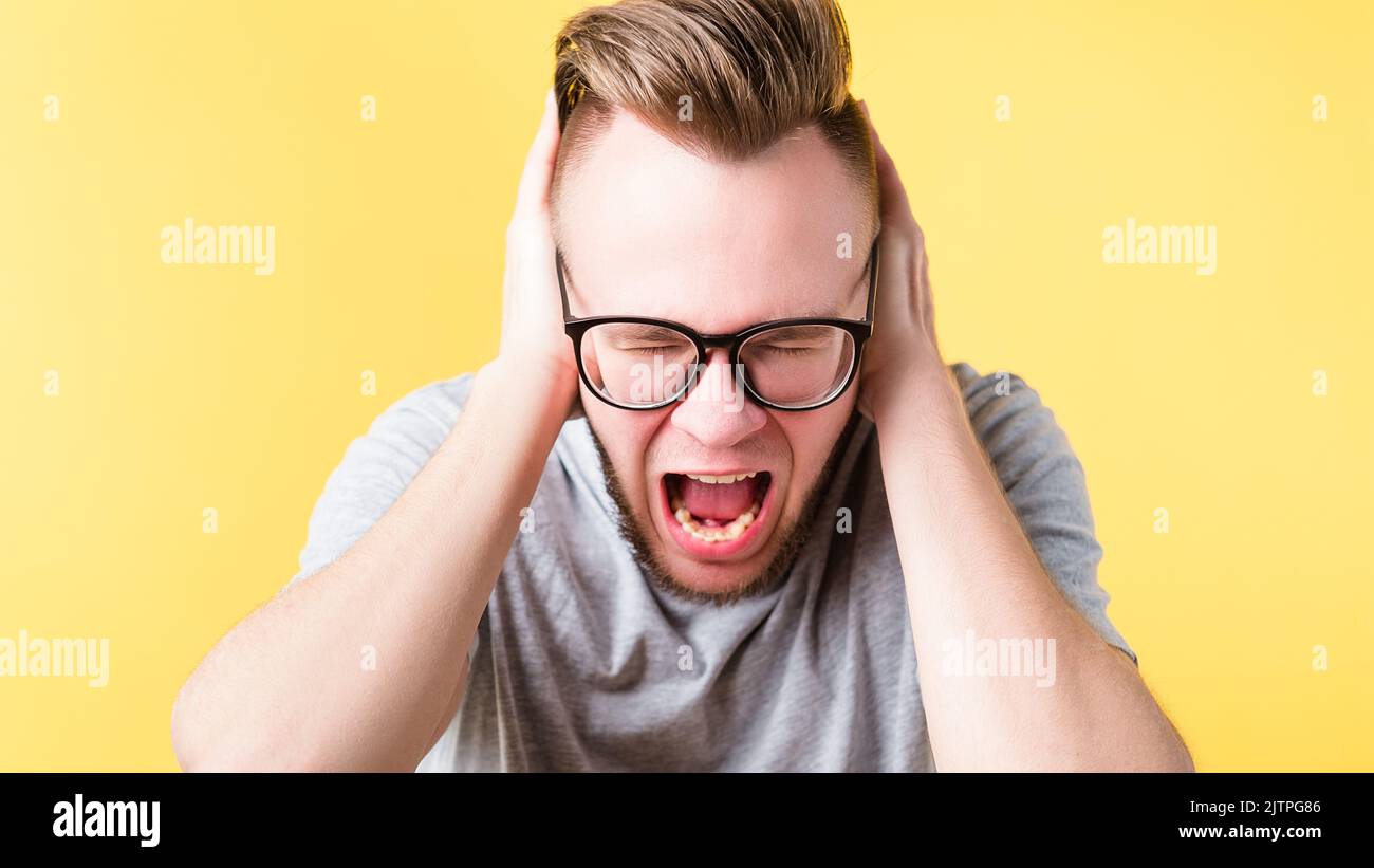 frustrated screaming pain emotional guy portrait Stock Photo - Alamy