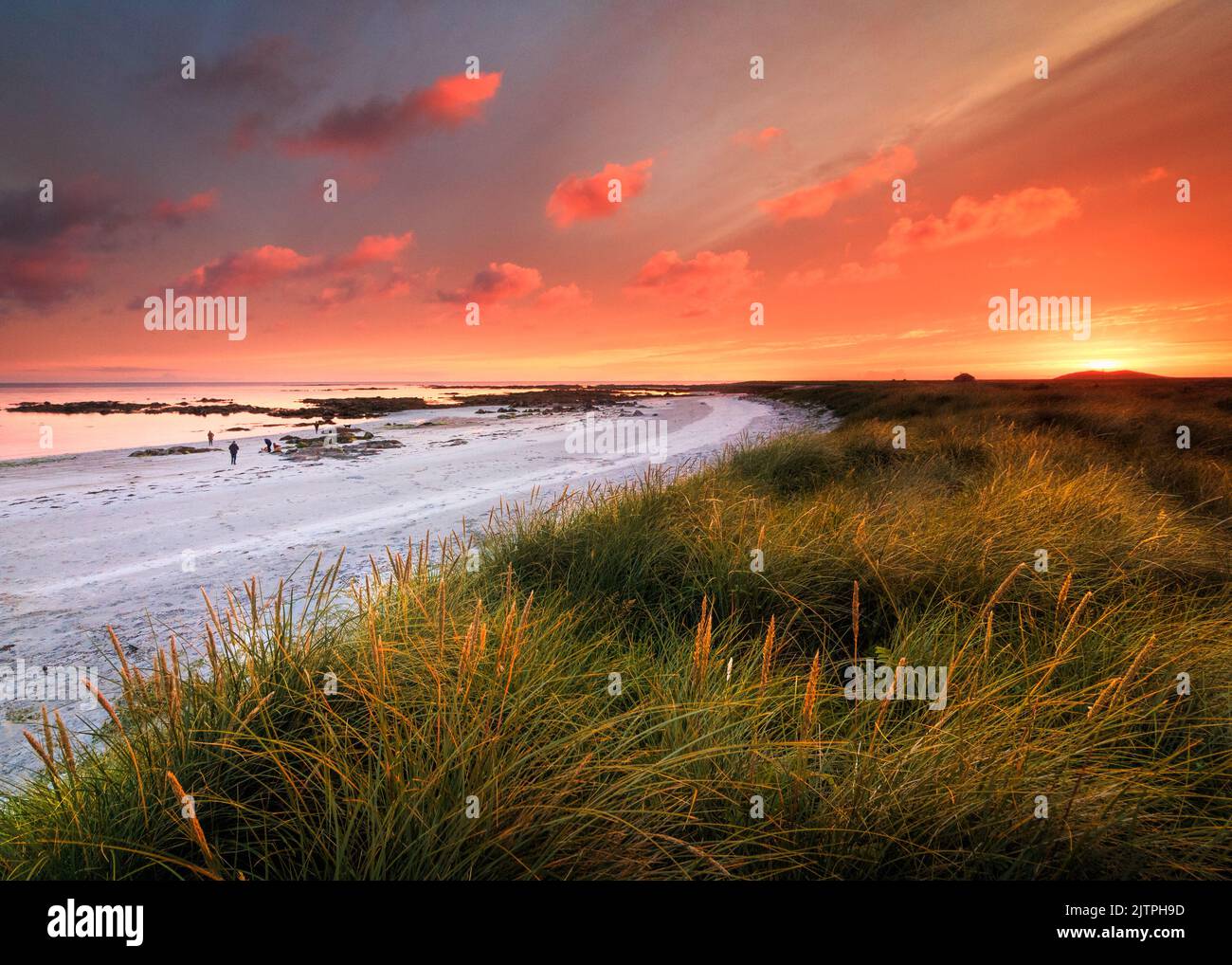 A glorious Hebridean sunset. Smerclate, South Uist, Hebrides, Scotland ...