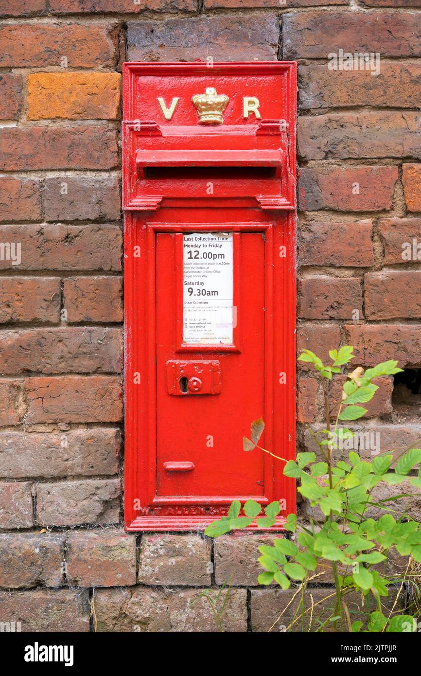 Victoria regina postbox hi-res stock photography and images - Alamy