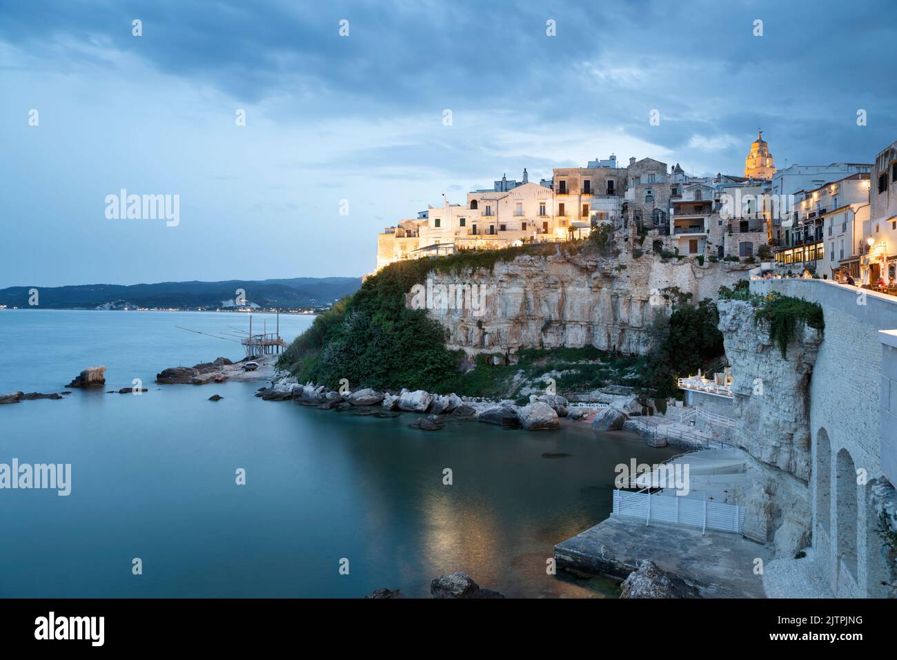 View over the old town with bars and restaurants at night in Vieste ...