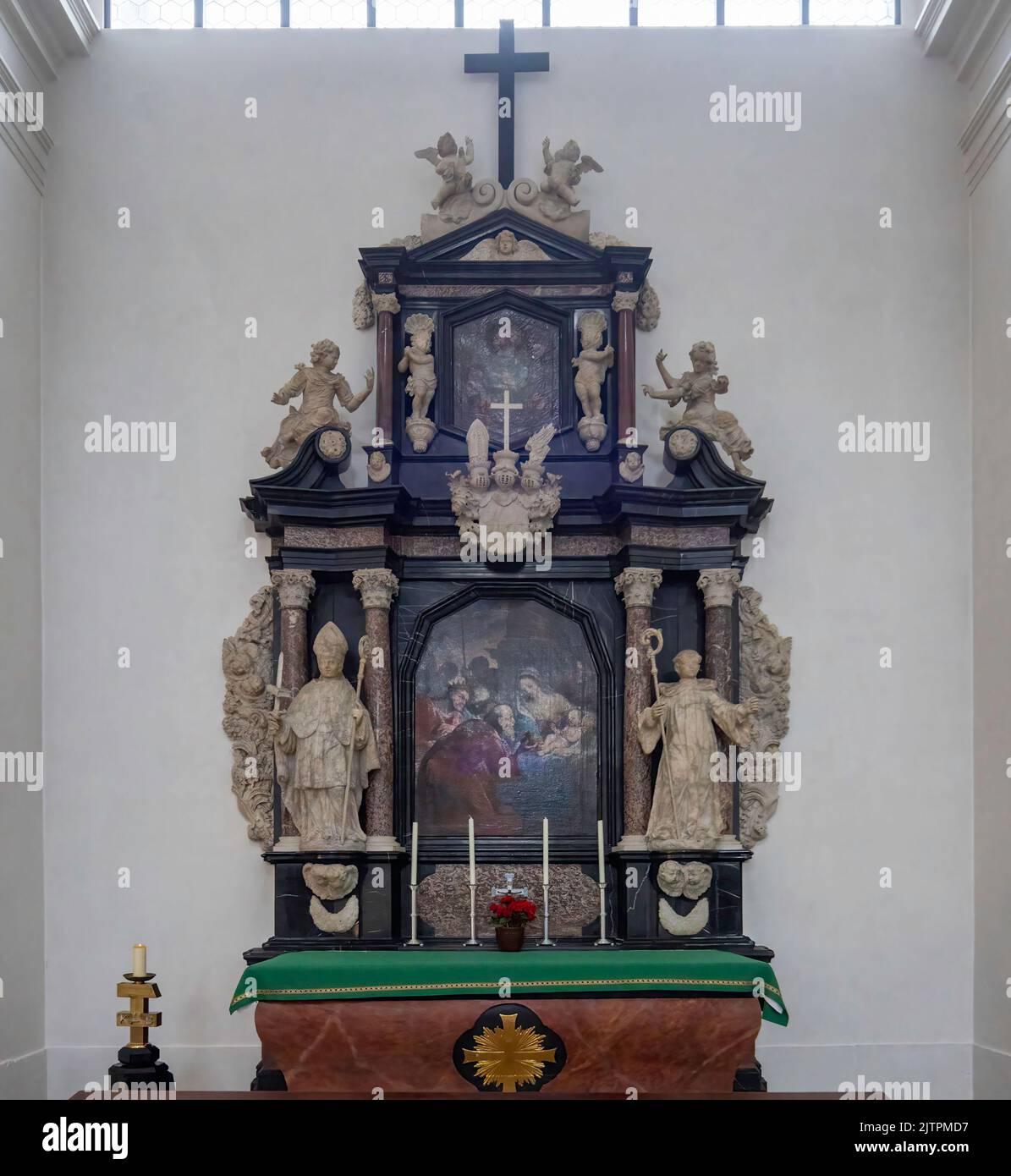 Side altar hi-res stock photography and images - Alamy