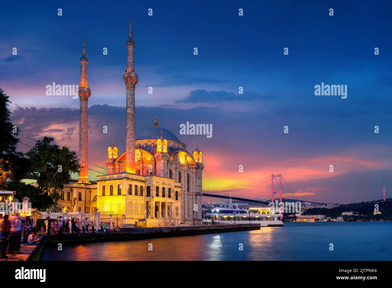 Beautiful ortakoy mosque and Istanbul bosphorus bridge at twilight in ...