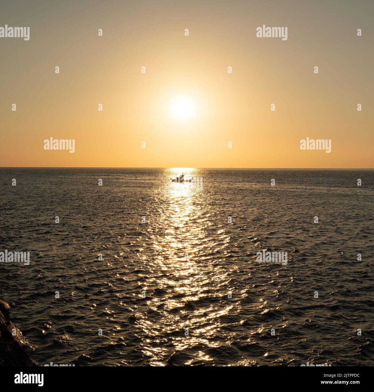 Ship suns hi-res stock photography and images - Alamy