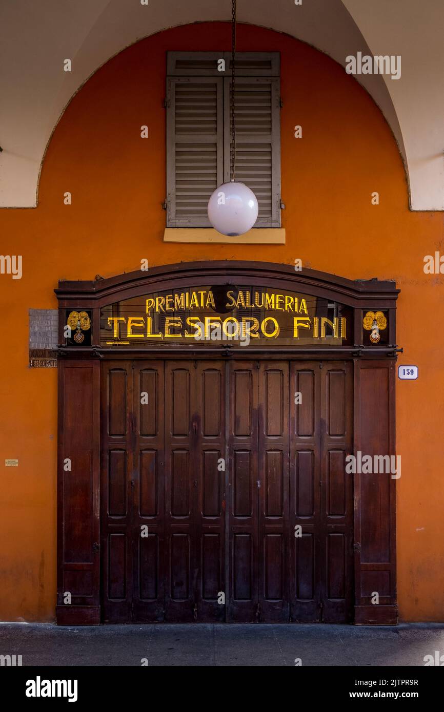 Shopfront in Italy Stock Photo - Alamy