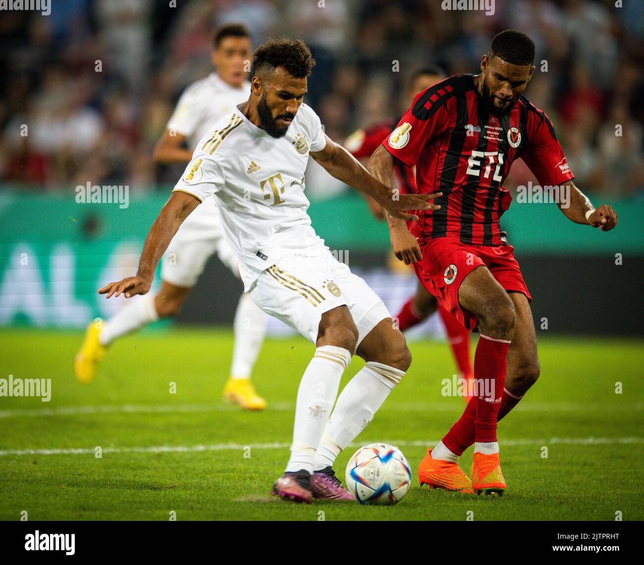 Eric Maxim Choupo-Moting (Muenchen), Jamil Siebert (Köln) Viktoria Köln - FC Bayern München 31. ...