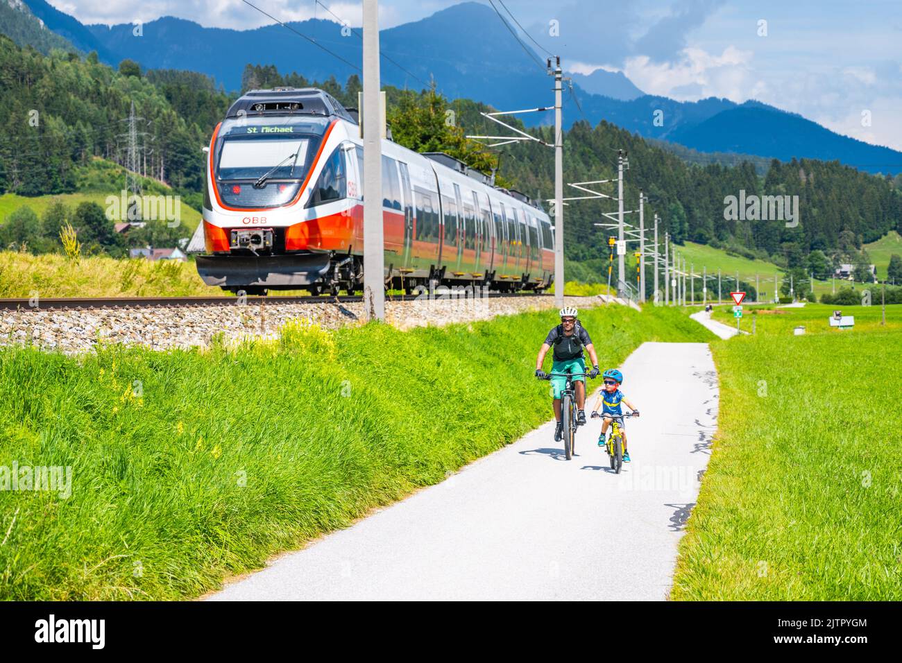 Electrified railway near city hi-res stock photography and images - Alamy