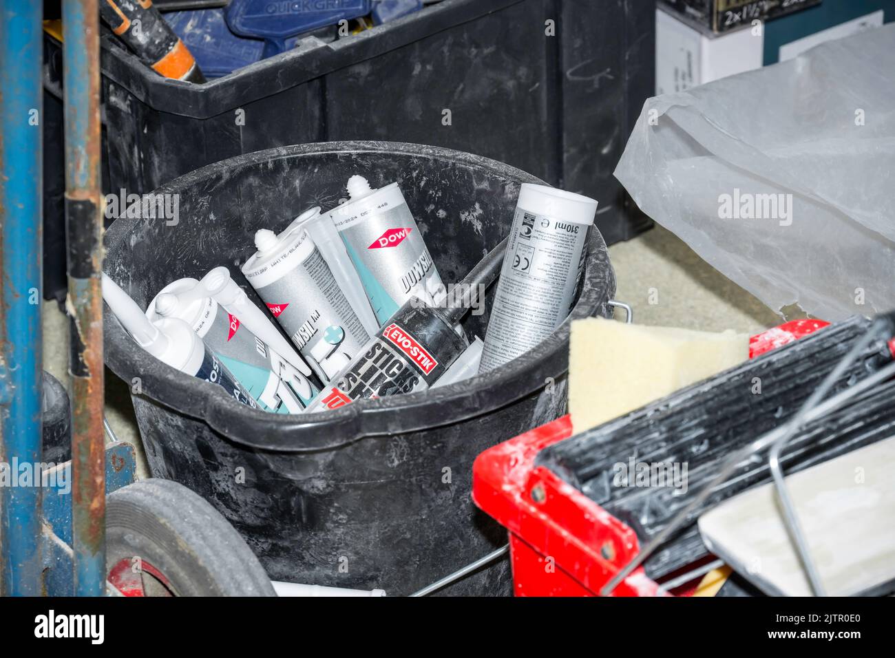 Mixing of silicone sealant Stock Photo - Alamy