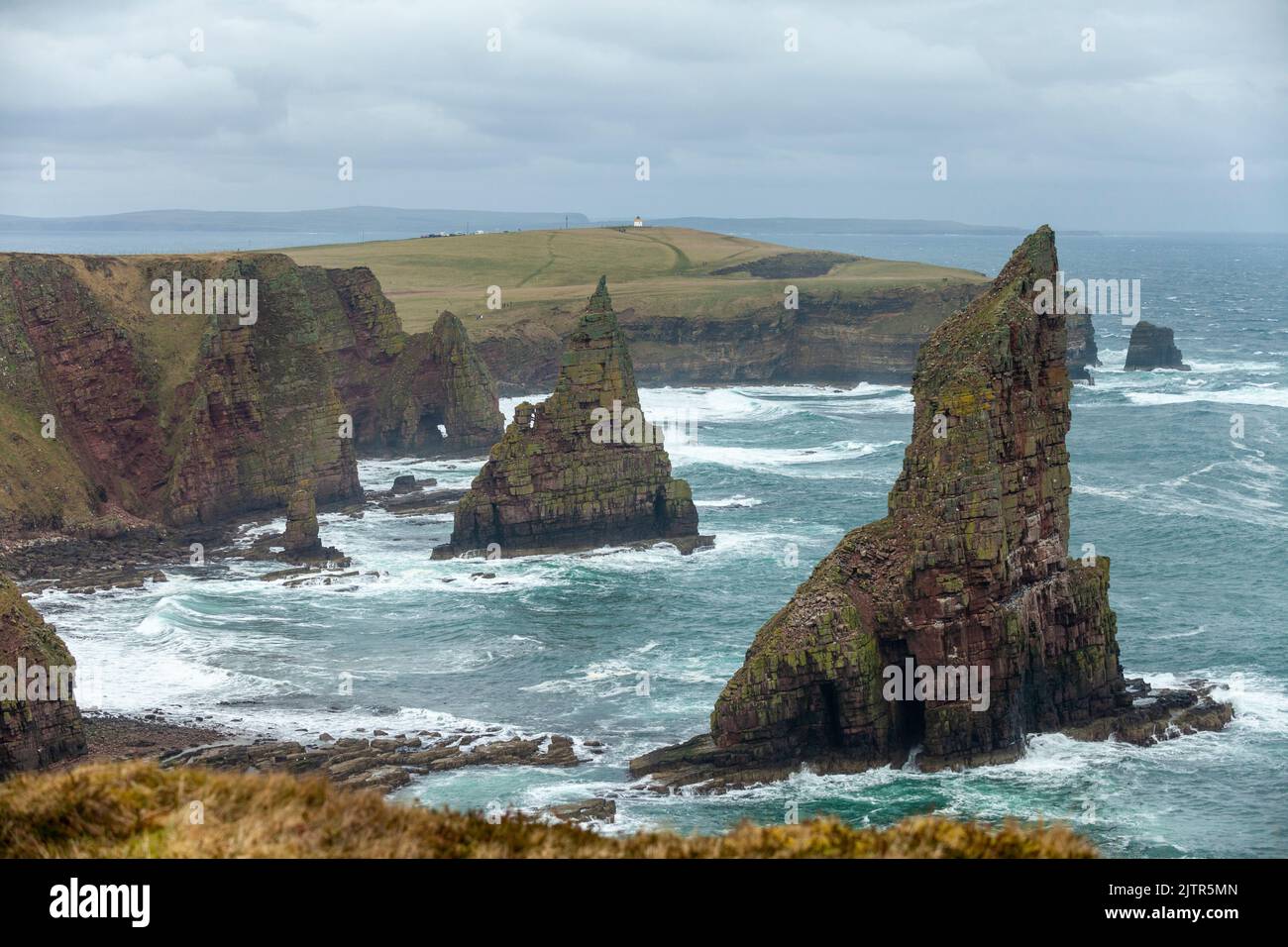 The Stacks of Duncansby. Duncansby Sea Stacks near John O Groats ...