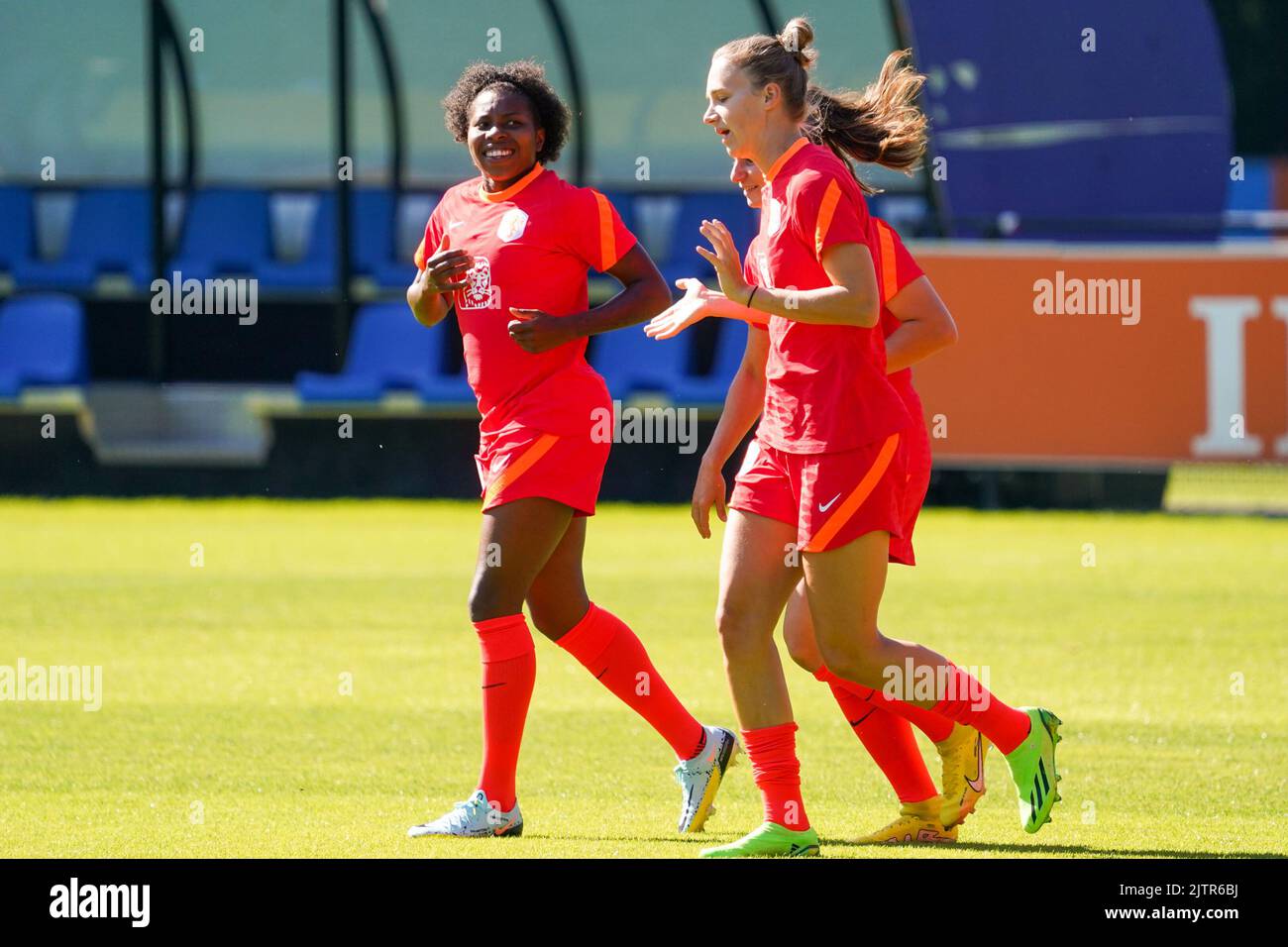 ZEIST, - SEPTEMBER 1: Lineth Beerensteyn of the Netherlands and Vivianne Miedema of the ...