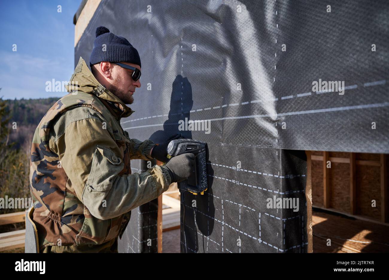 Gun timber frame construction hi-res stock photography and images - Alamy