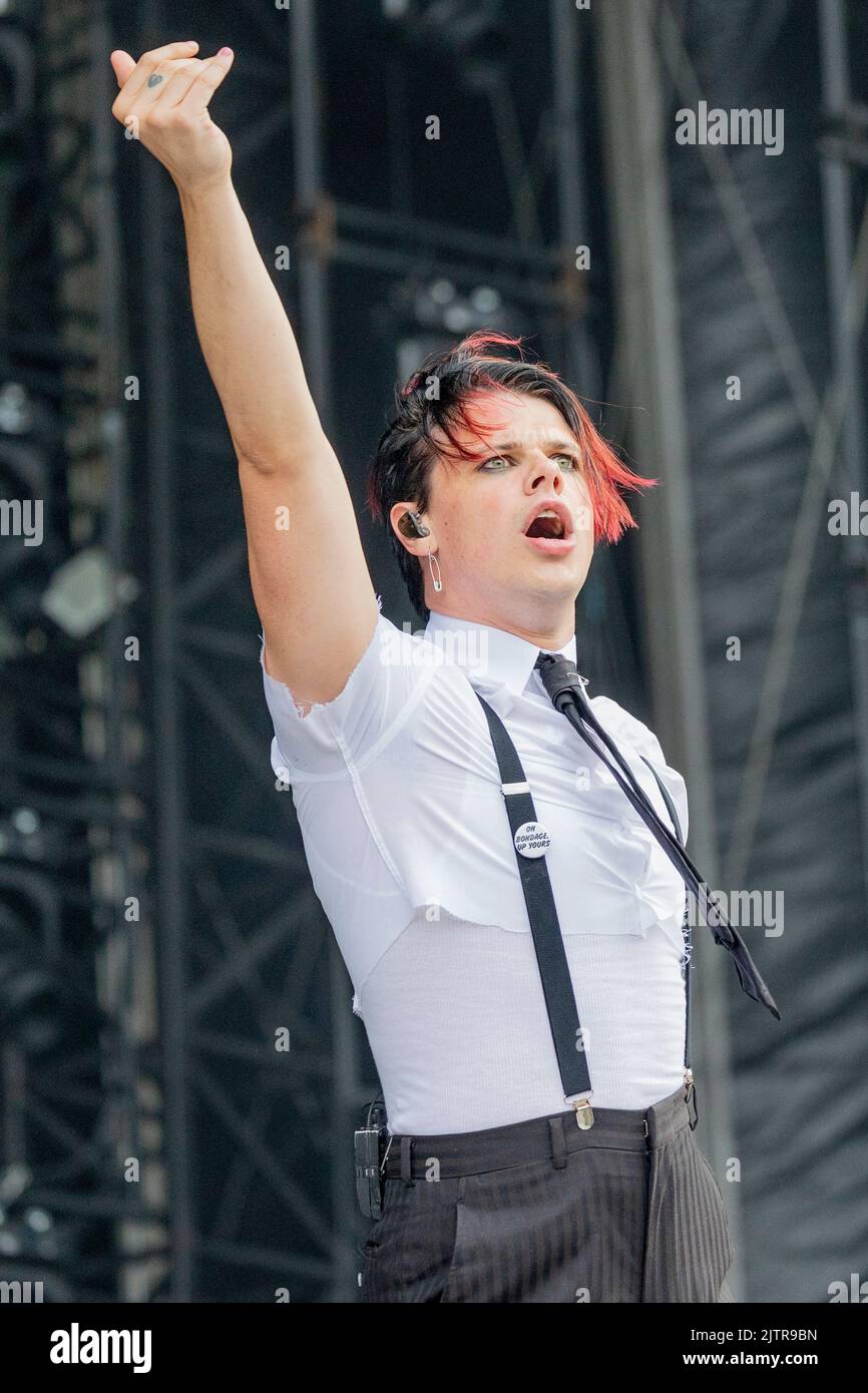 Yungblud france 2022 hi-res stock photography and images - Alamy