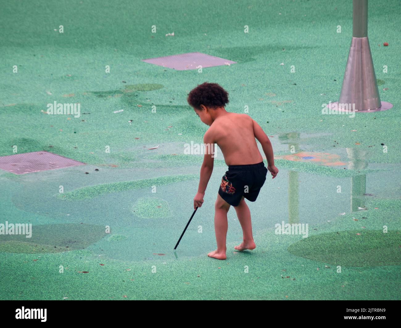 Empty swimming pool dry hi-res stock photography and images - Alamy