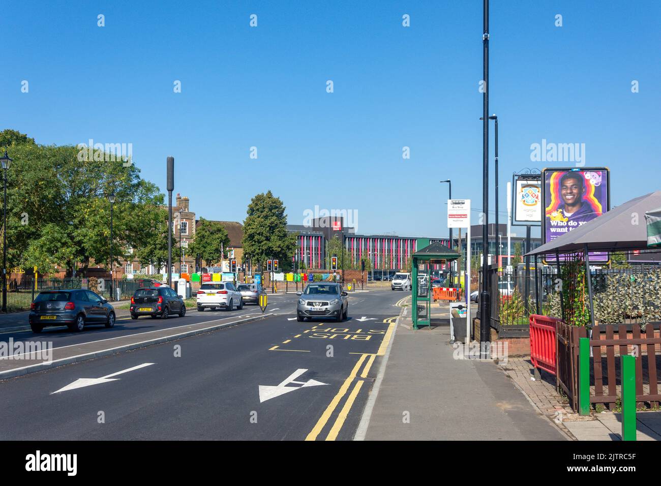 Langley Road junction from High Street, Langley, Berkshire, England ...