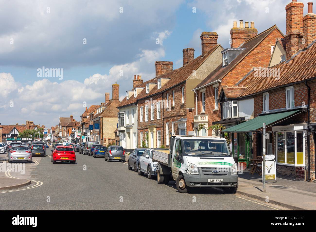 Period buildings, Upper High Street, Thame, Oxfordshire, England ...