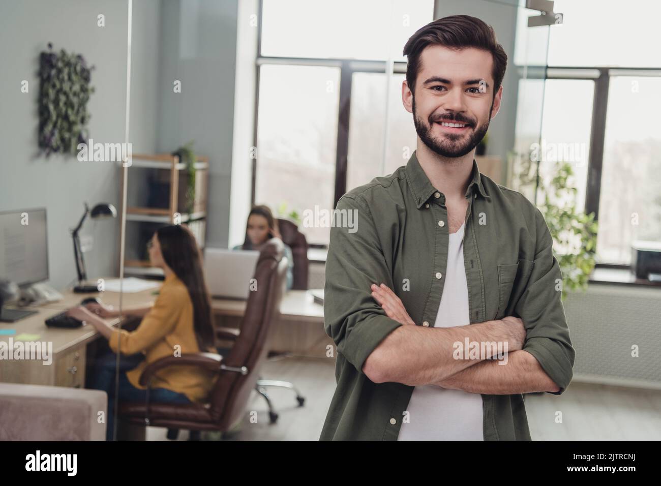 Portrait of project partners manager folded arms project startup ...