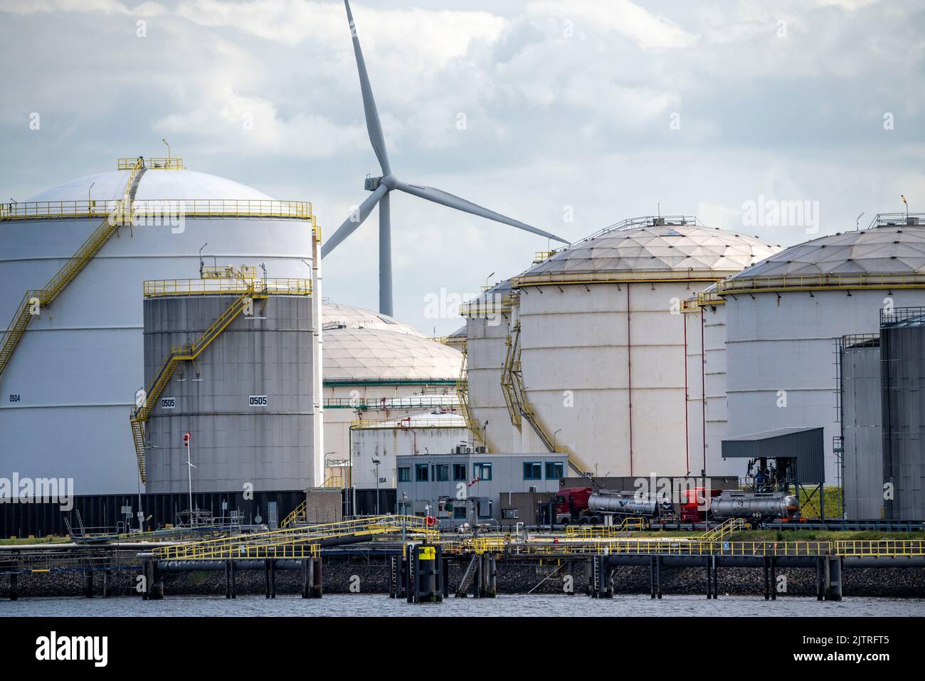 Petroleumhaven, Vopak Terminal Europoort, crude oil tank farm, over 99 ...