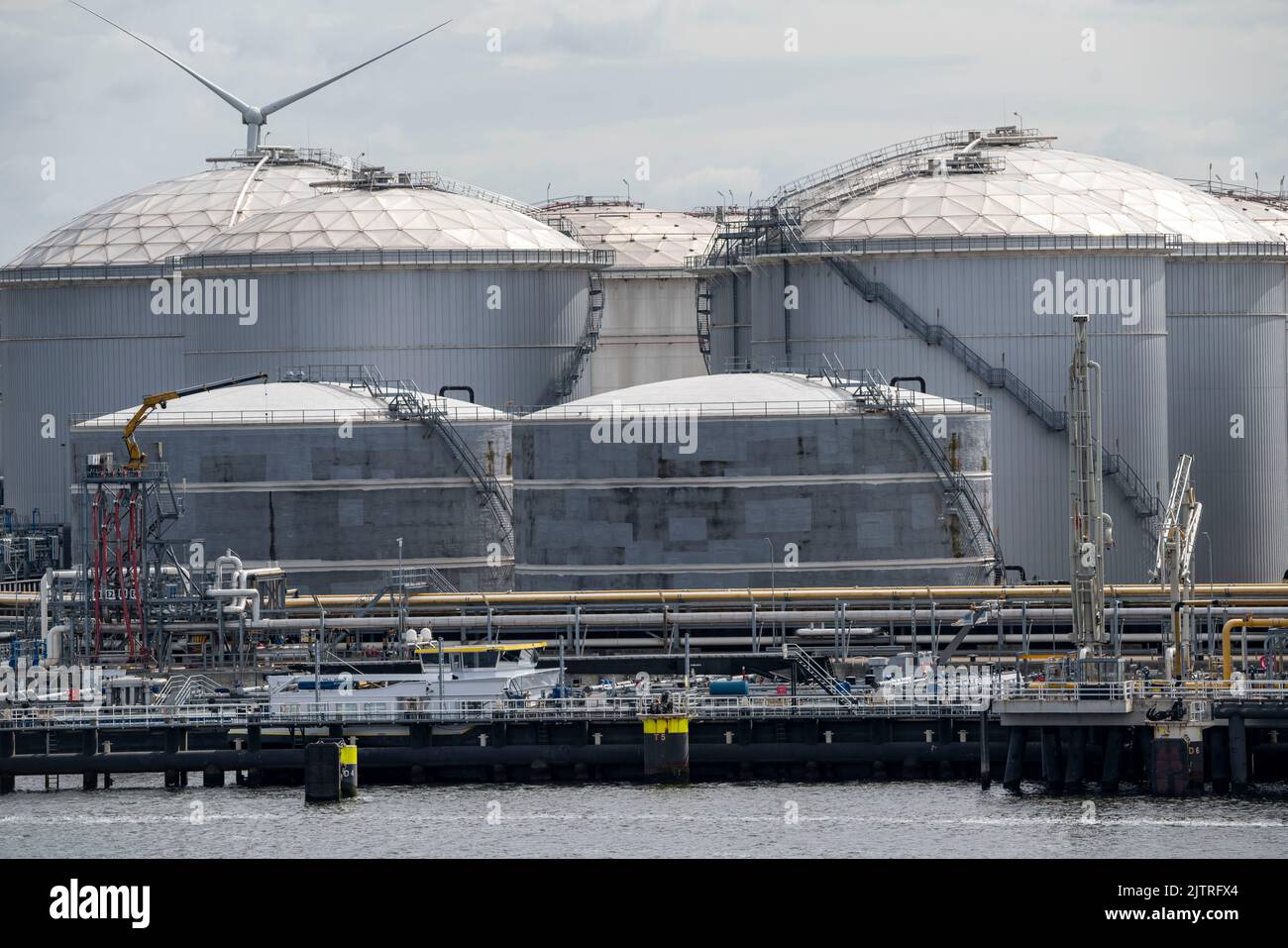 Petroleumhaven, Vopak Terminal Europoort, crude oil tank farm, over 99 ...