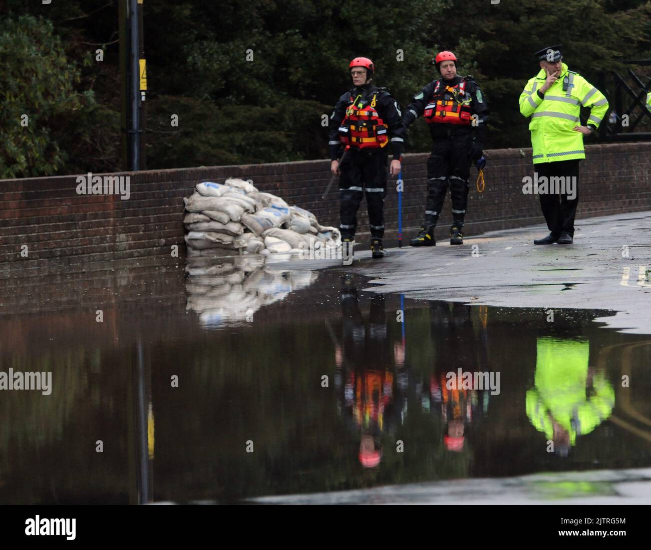 EMERGENCY SERVICES KEEP AN EYE ON NTHE SANDBAGS THAT COVER A CRACK IN ...