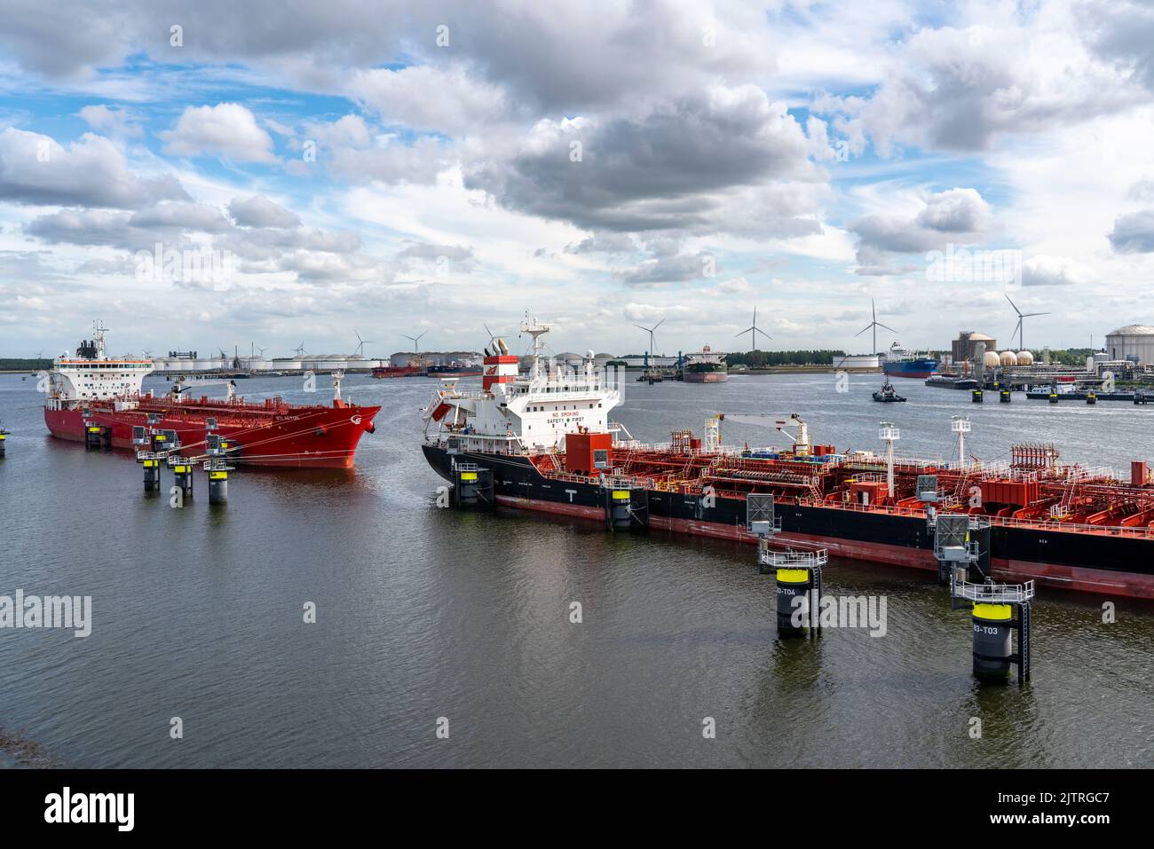 Petroleumhaven, Vopak Terminal Europoort, crude oil tank farm, over 99 ...