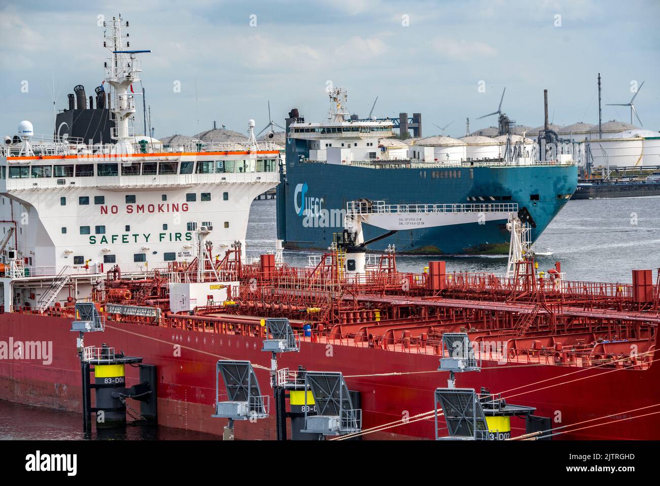 Petroleumhaven, Vopak Terminal Europoort, crude oil tank farm, over 99 ...