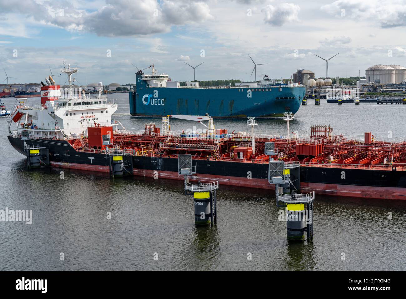 Petroleumhaven, Vopak Terminal Europoort, crude oil tank farm, over 99 ...