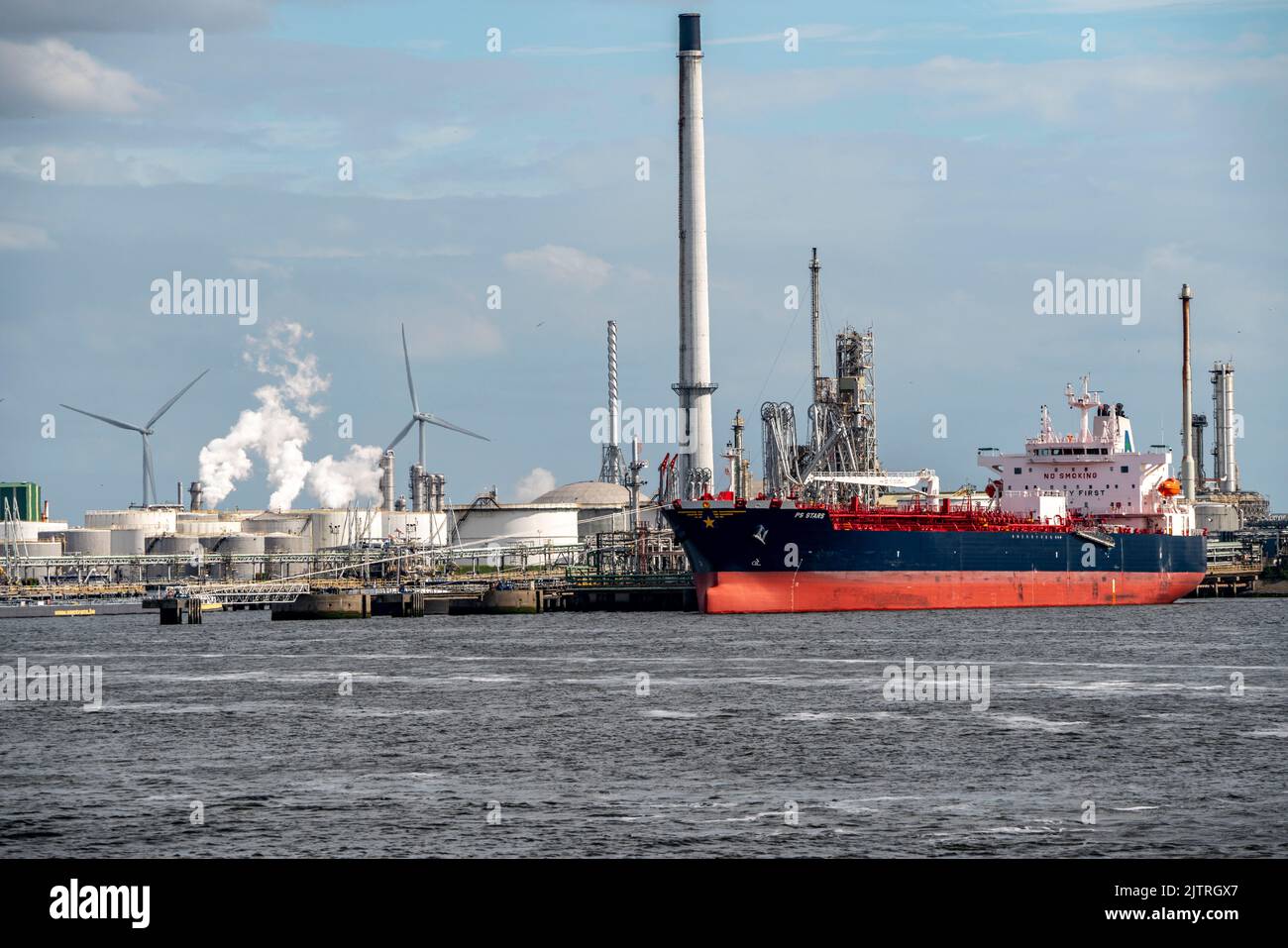 Petroleumhaven, Vopak Terminal Europoort, crude oil tank farm, over 99 ...