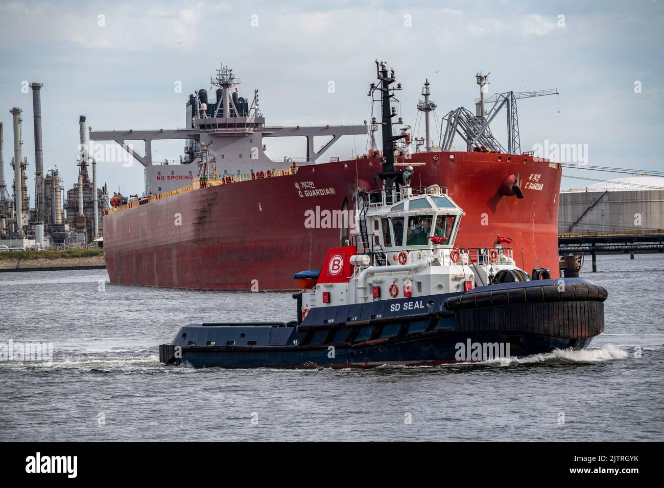 Petroleumhaven, Shell Terminal Europoort, crude oil tank farm, bulk ...