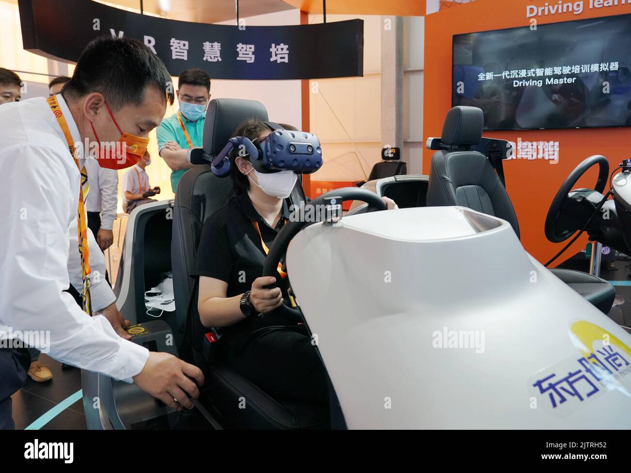 Vr training trade hi-res stock photography and images - Alamy