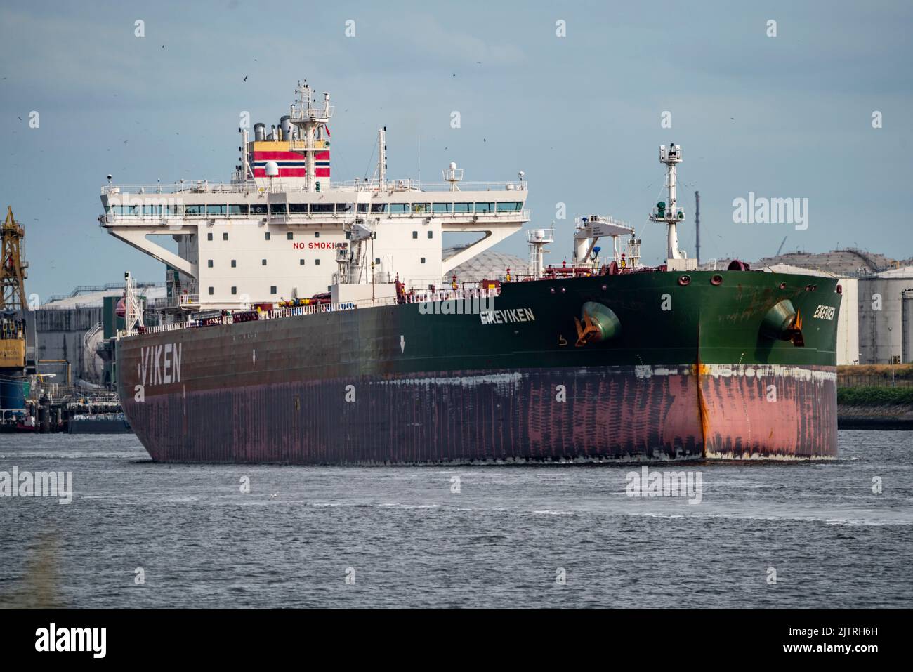 Petroleumhaven, S Norwegian crude oil tanker Eikeviken leaves, unloaded ...