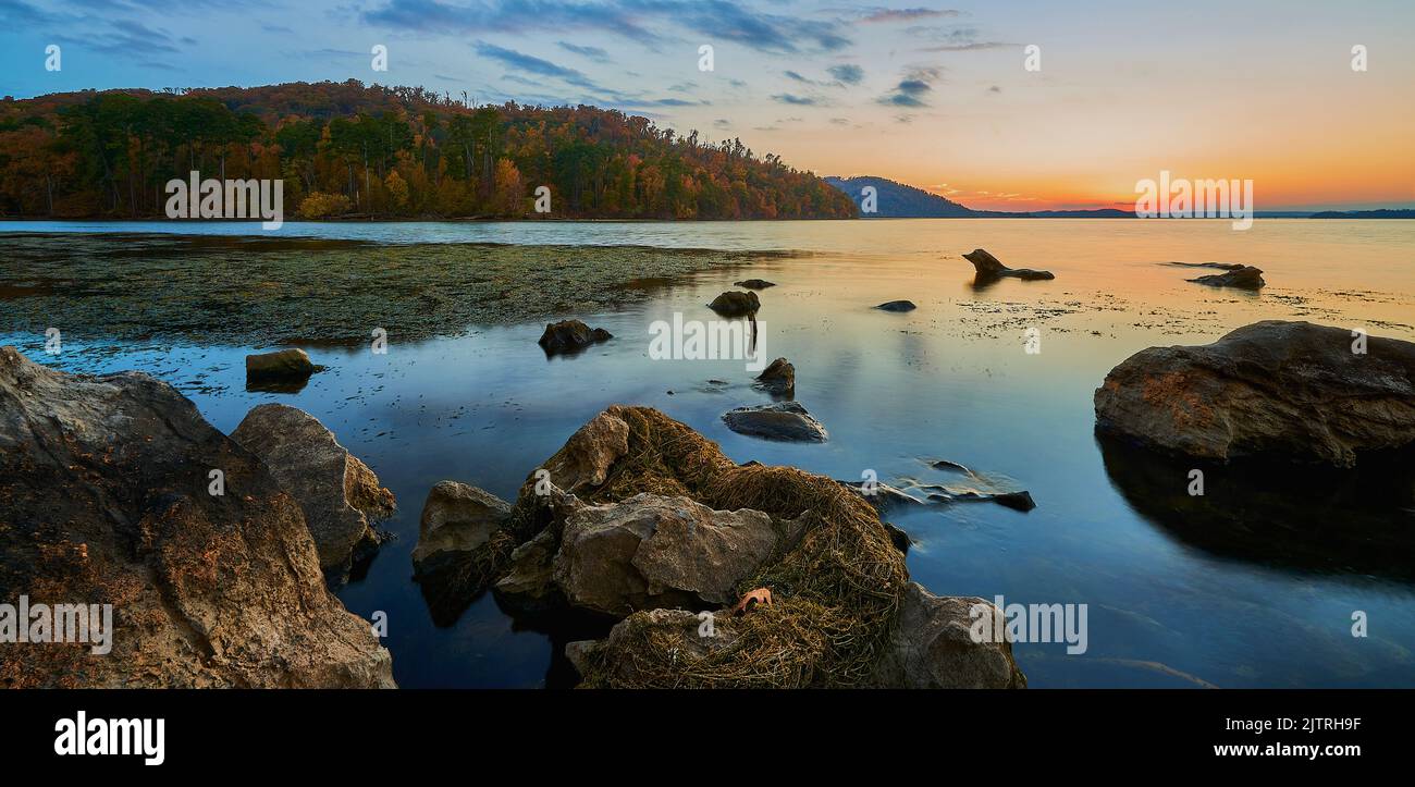 Sunset on tennessee river hi-res stock photography and images - Alamy