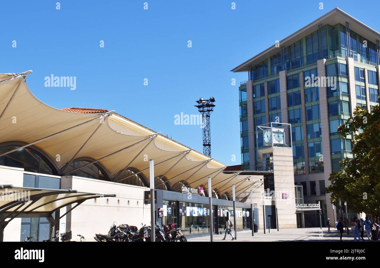 Forecourt and main entrance of the SNCF railway station at Poitiers ...