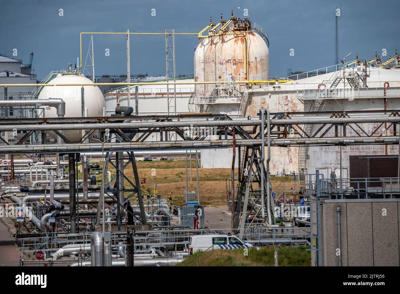 Shell Pernis refinery, largest refinery in Europe, production ...