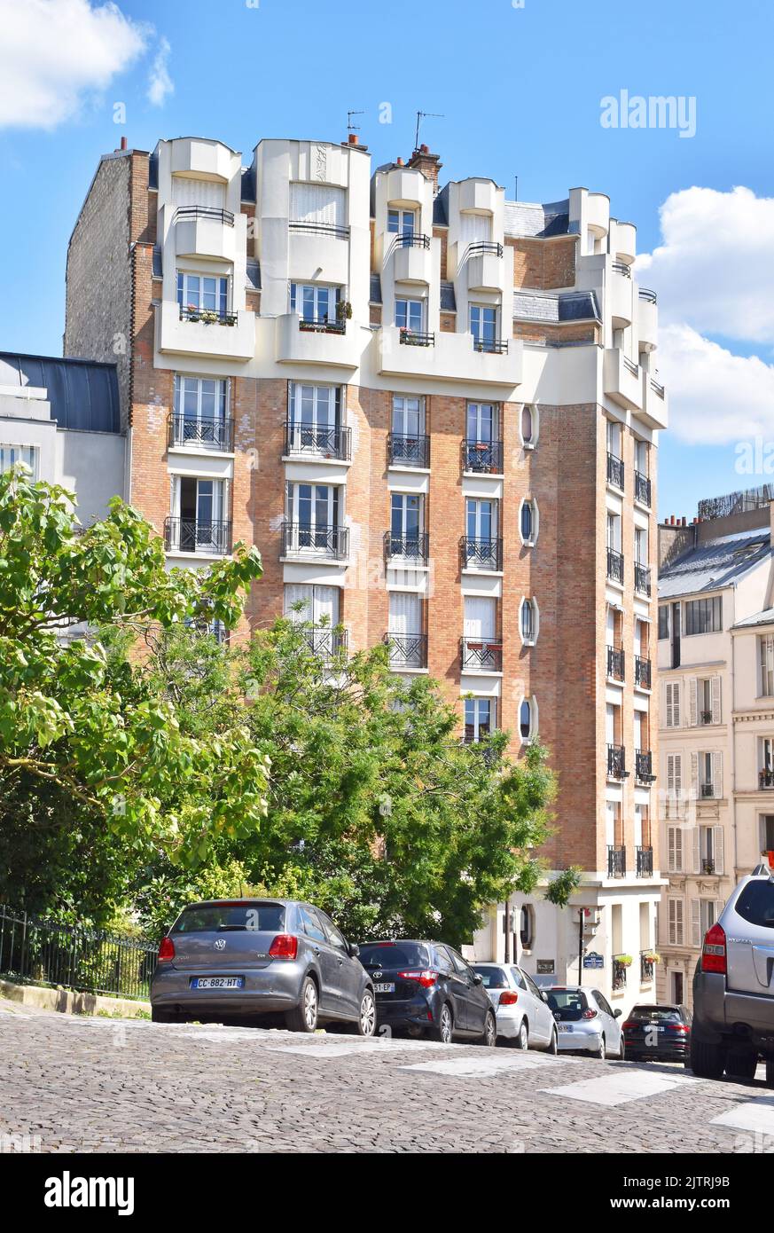 Paris apartment building facing the tiny Parc Jean-Baptiste Clément ...
