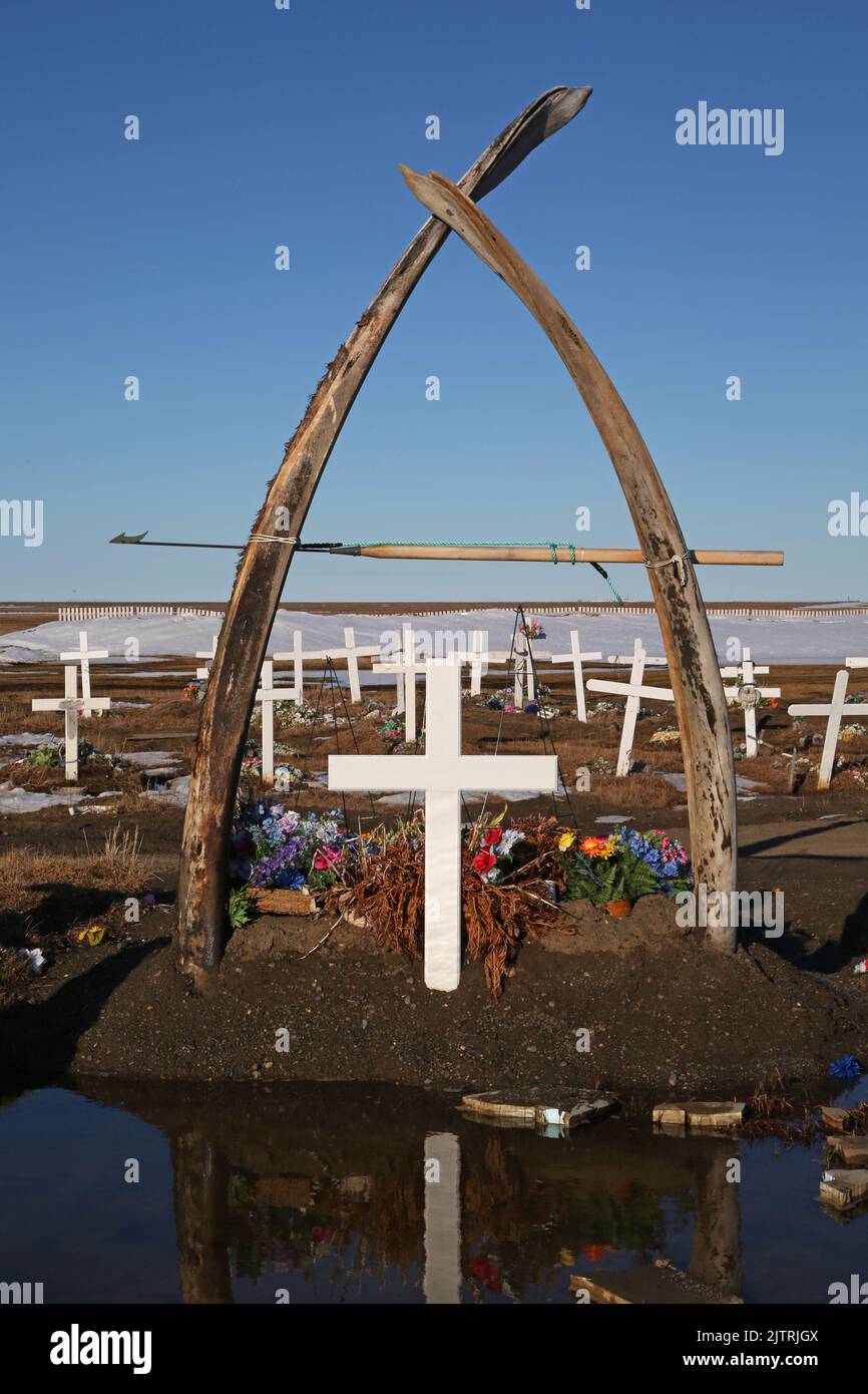 Eskimo tomb of a whale hunter of Utqiagvik, Alaska Stock Photo - Alamy