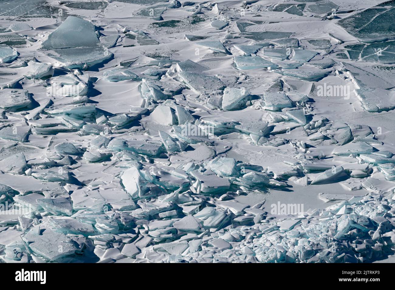 Plates and Blocks of ice mix haphazardly on the surface of Green Bay ...