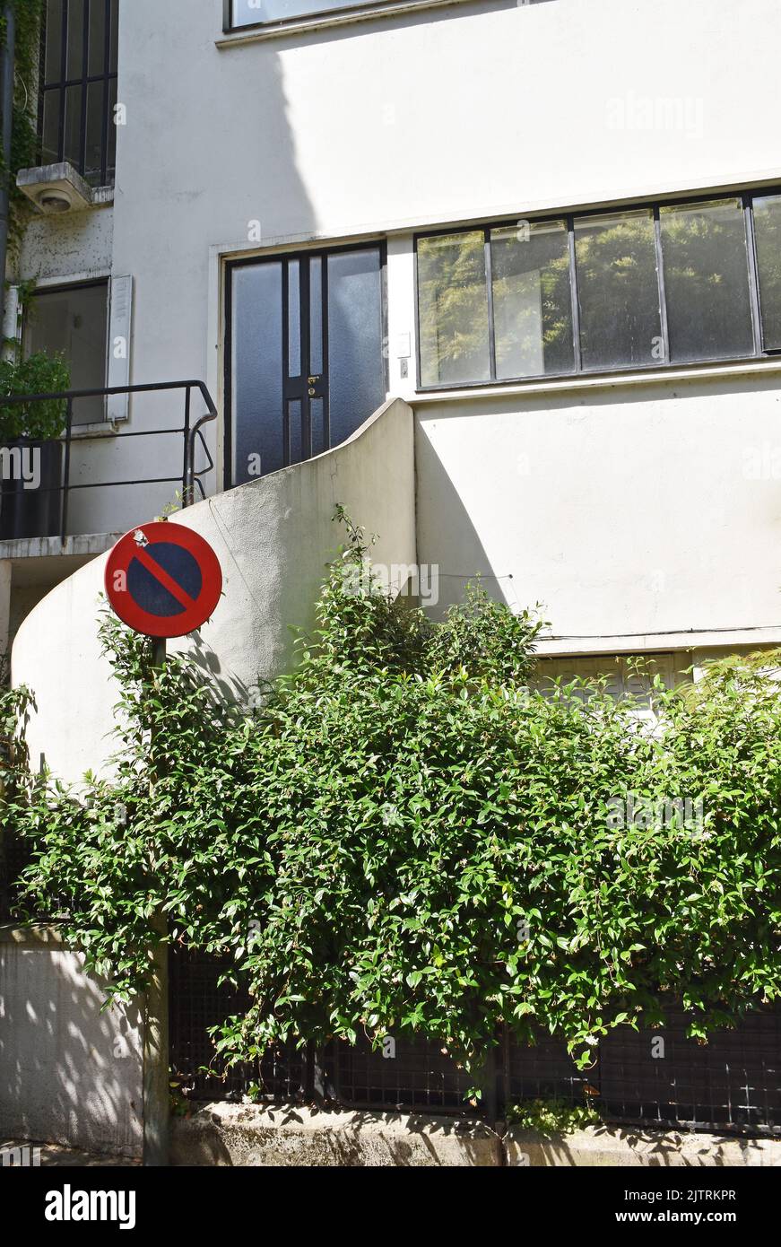 The Ozenfant House and Atelier, 1923, architects Le Corbusier & Pierre ...